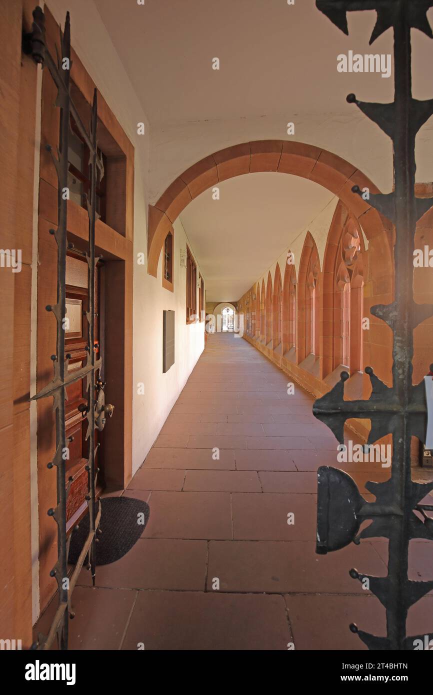 15th century medieval abbey gate hi-res stock photography and images ...