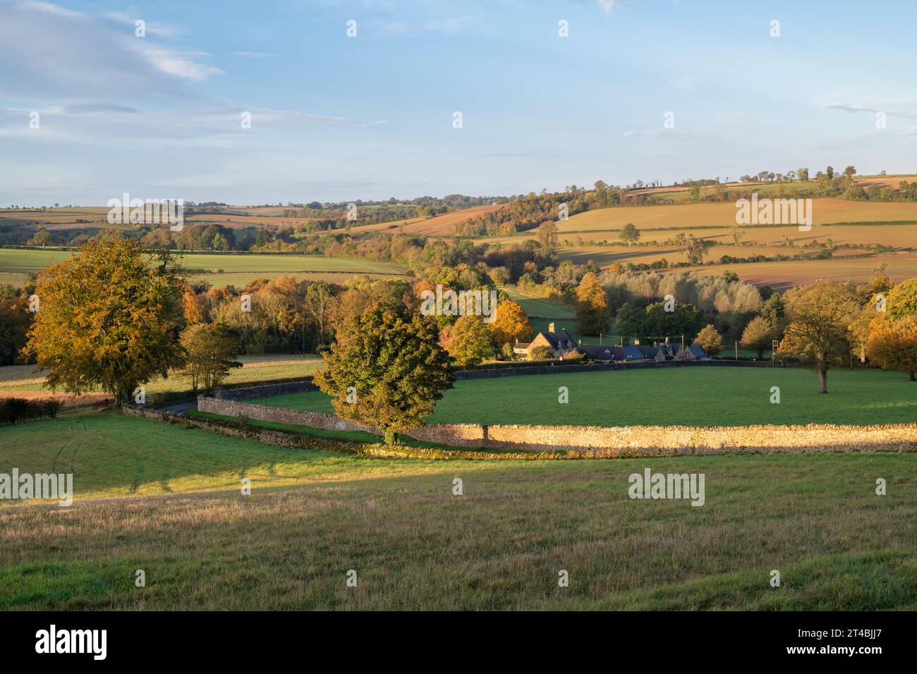Cotswold countryside in the autumn near Guiting Power, Cotswolds ...