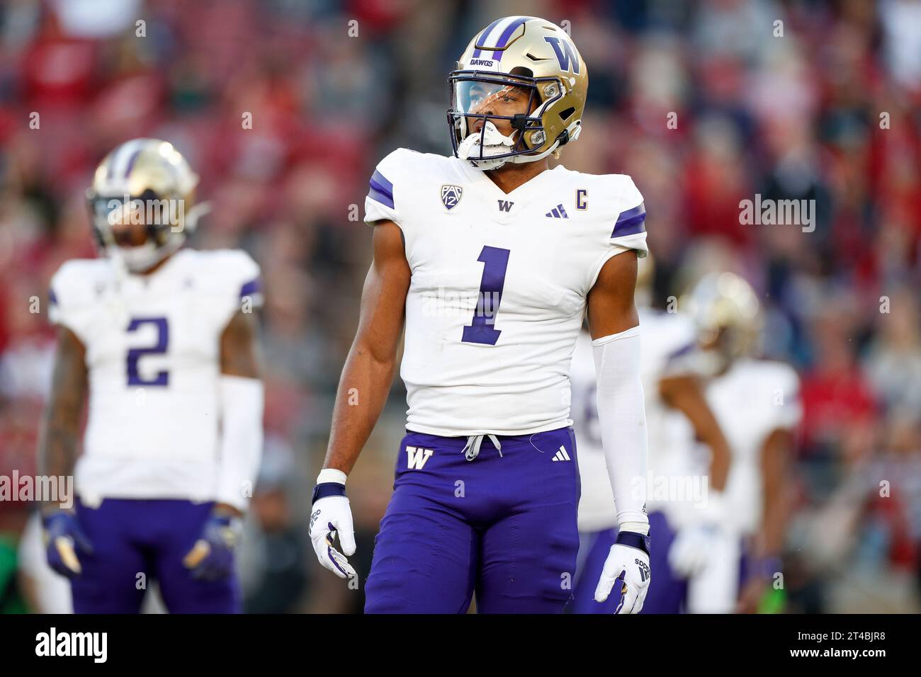 Washington Huskies wide receiver Rome Odunze (1) looks to the sideline ...