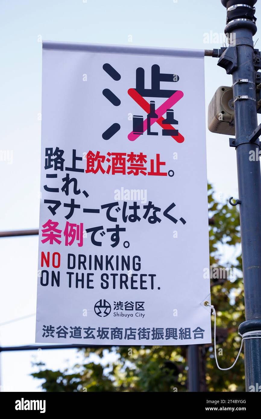 Tokyo, Japan. 30th Oct, 2023. A signboard shows a message banning ...