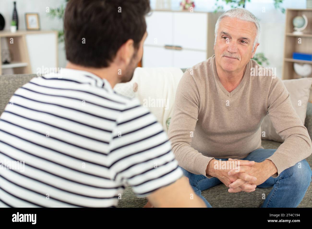 Father son talking serious hi-res stock photography and images - Alamy
