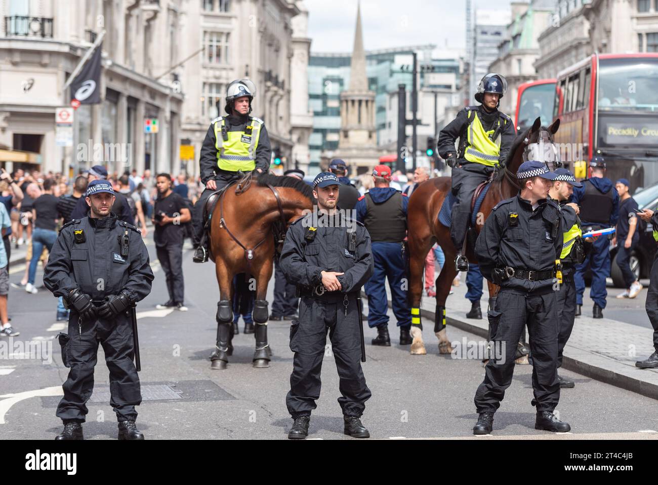 Met police security hi-res stock photography and images - Alamy