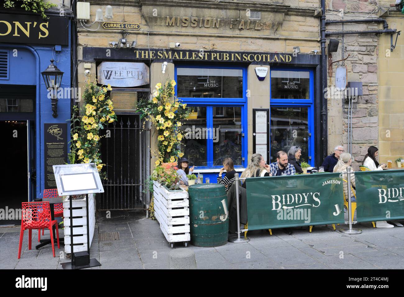 The Wee Pub - The Smallest Pub in Scotland, the Grassmarket, Edinburgh ...