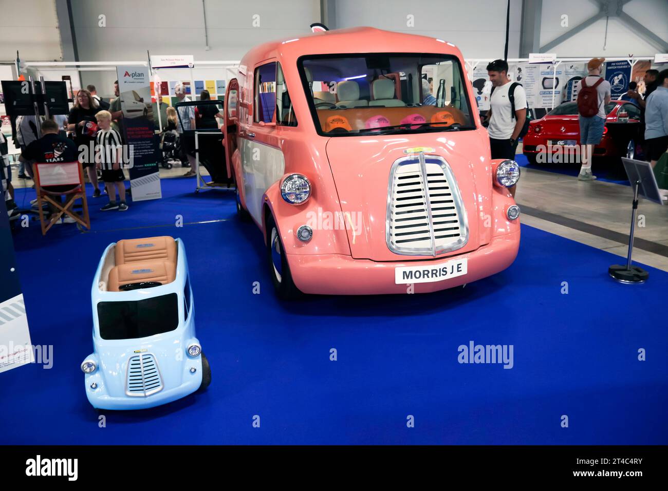 Three-quarters Front View of a Morris Commercial JE light commercial ...