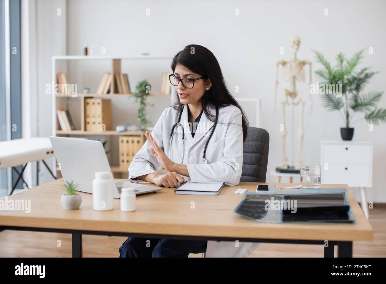 Doctor waving hello having hi-res stock photography and images - Alamy