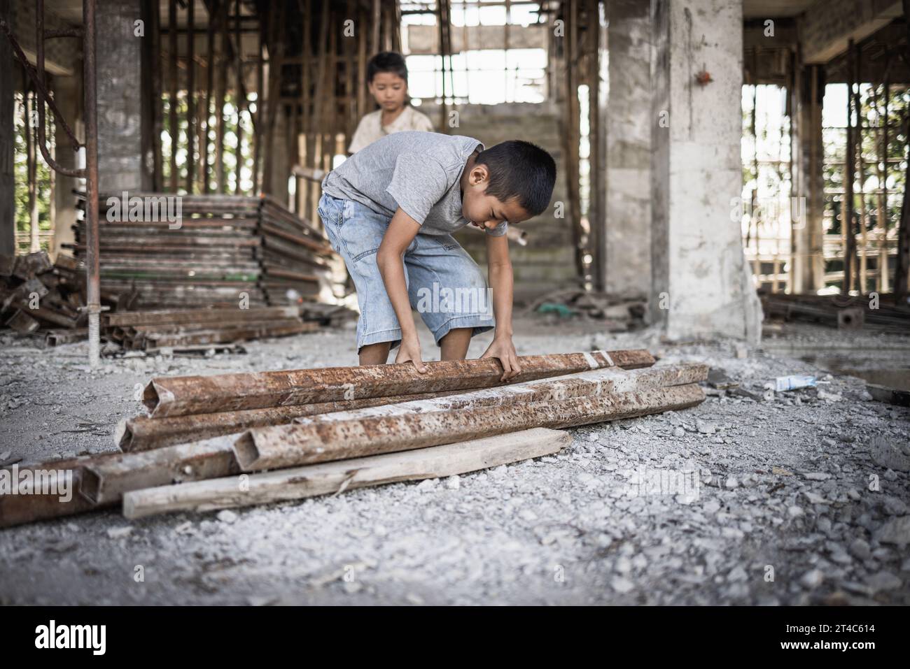 Poor children forced to do construction work, child labor, abuse To the ...