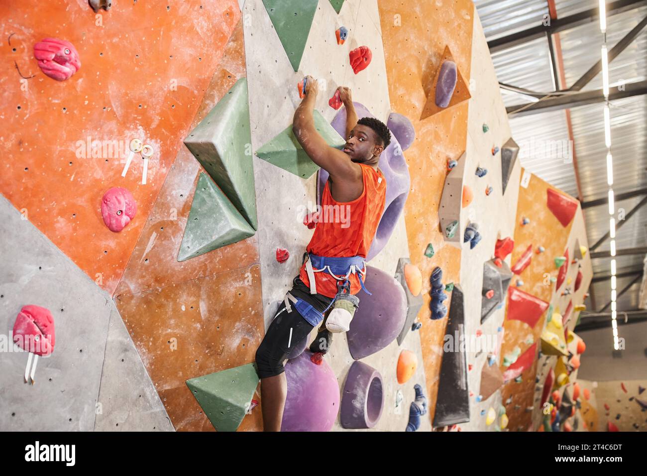 Man looking at rock wall hi-res stock photography and images - Alamy