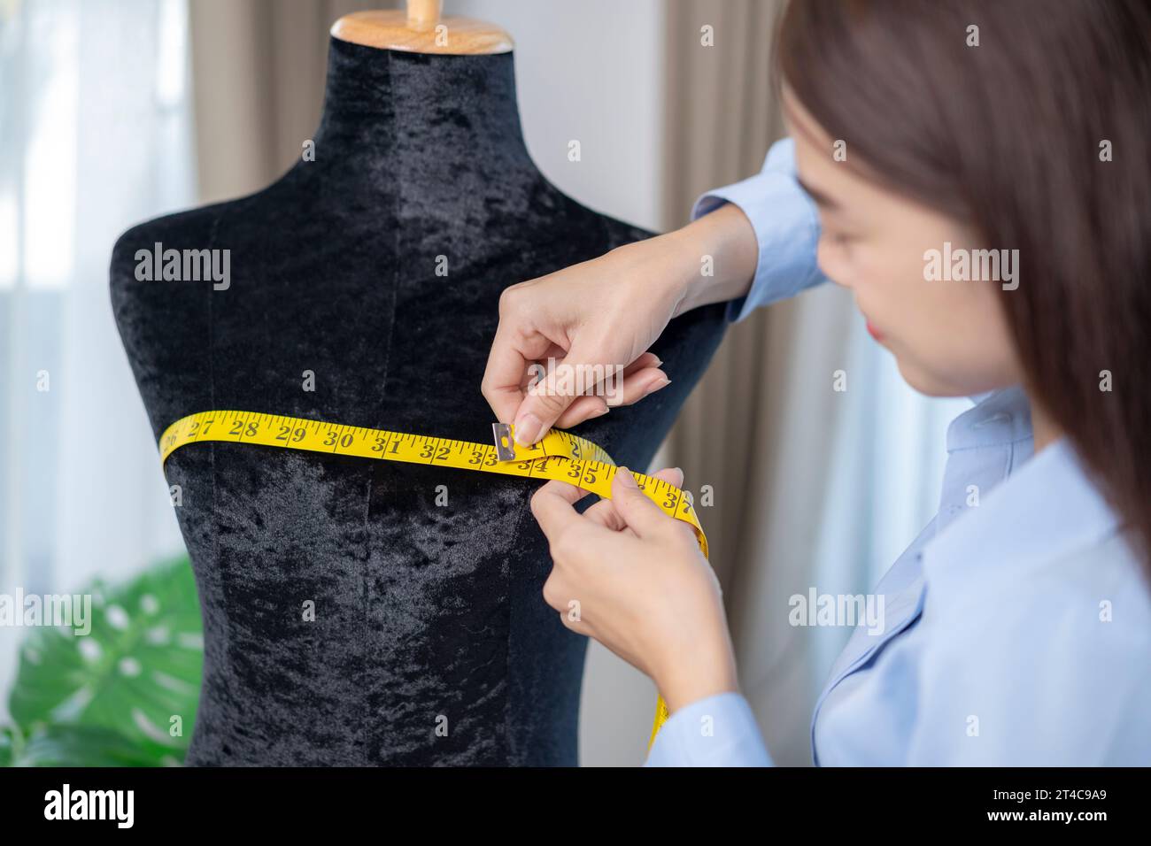 Female asian tailor working workshop hi-res stock photography and ...
