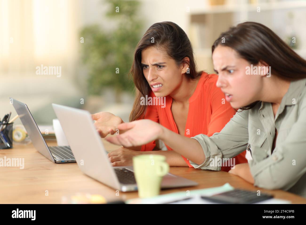 Checking employees work hi-res stock photography and images - Alamy