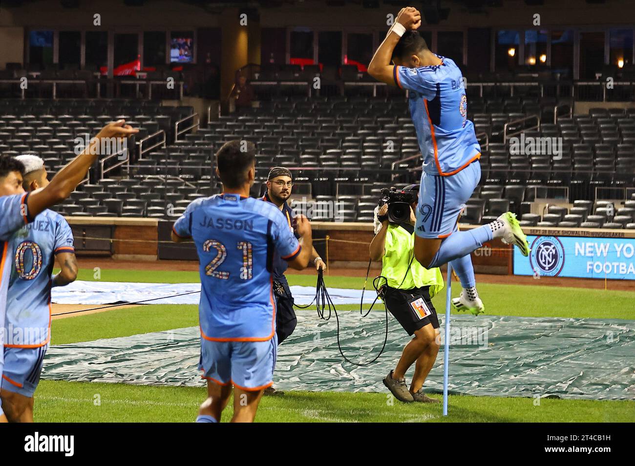 Soccer shorts off 2023 hi-res stock photography and images - Alamy