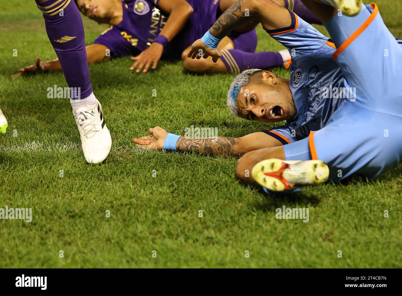 New York City FC forward Santiago Rodríguez (10) fights for position ...