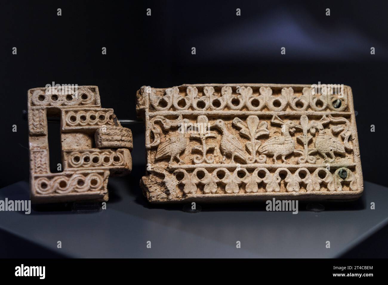 Articulated rectangular plate hi-res stock photography and images - Alamy