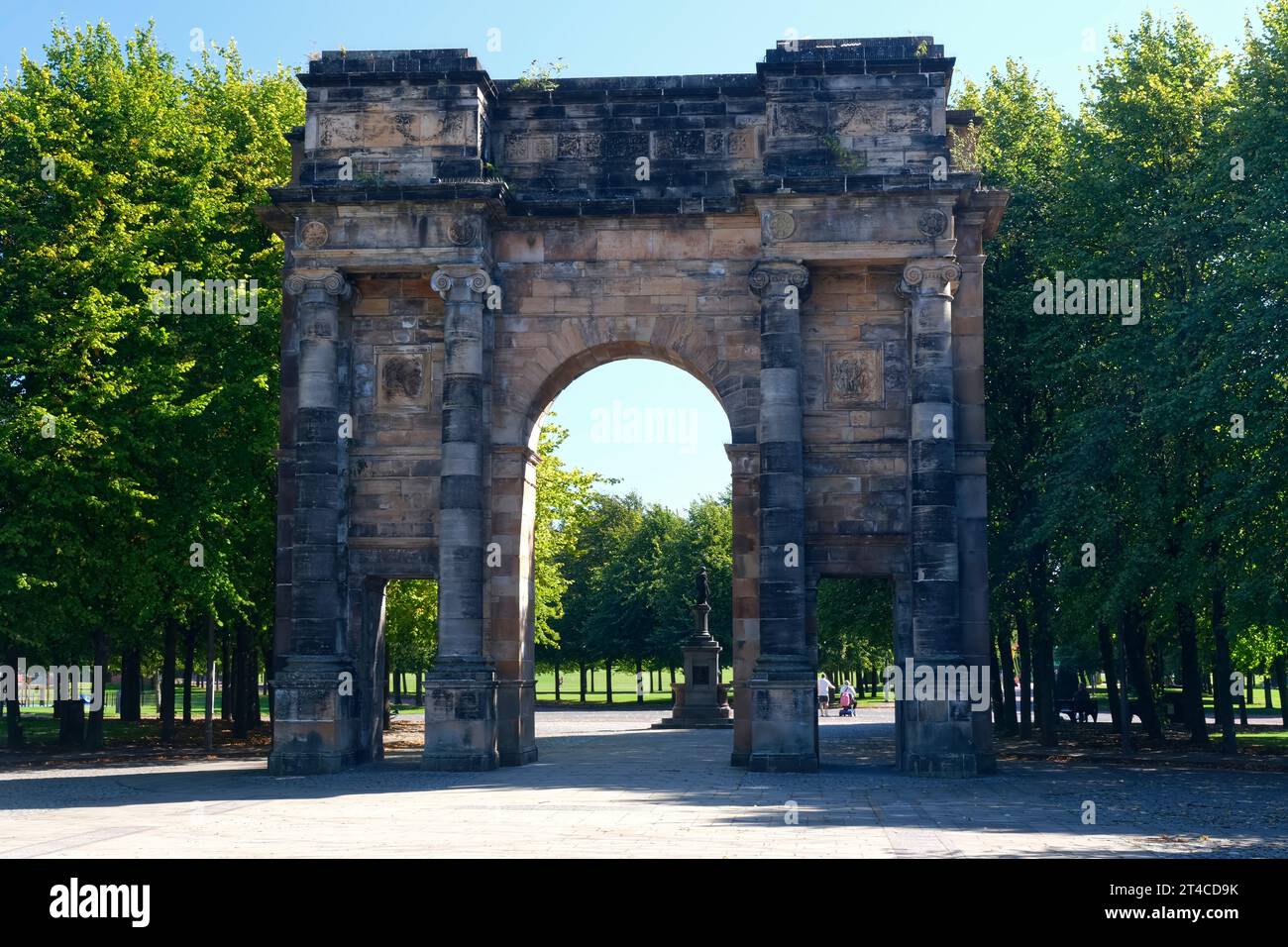 McLennan Arch forms an entrance to Glasgow Green from Saltmarket ...