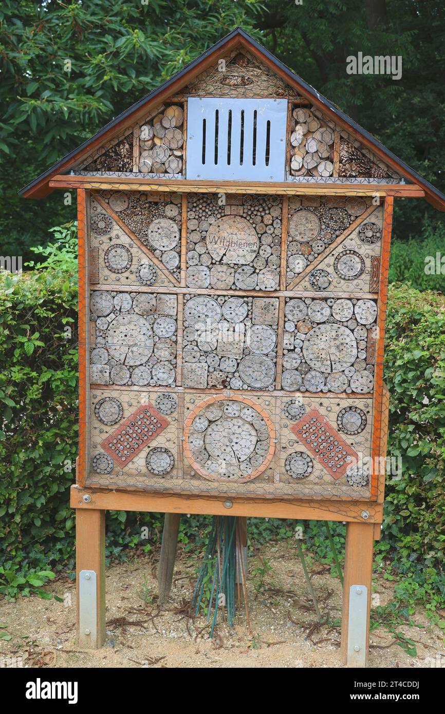 Bug hotels hi-res stock photography and images - Alamy