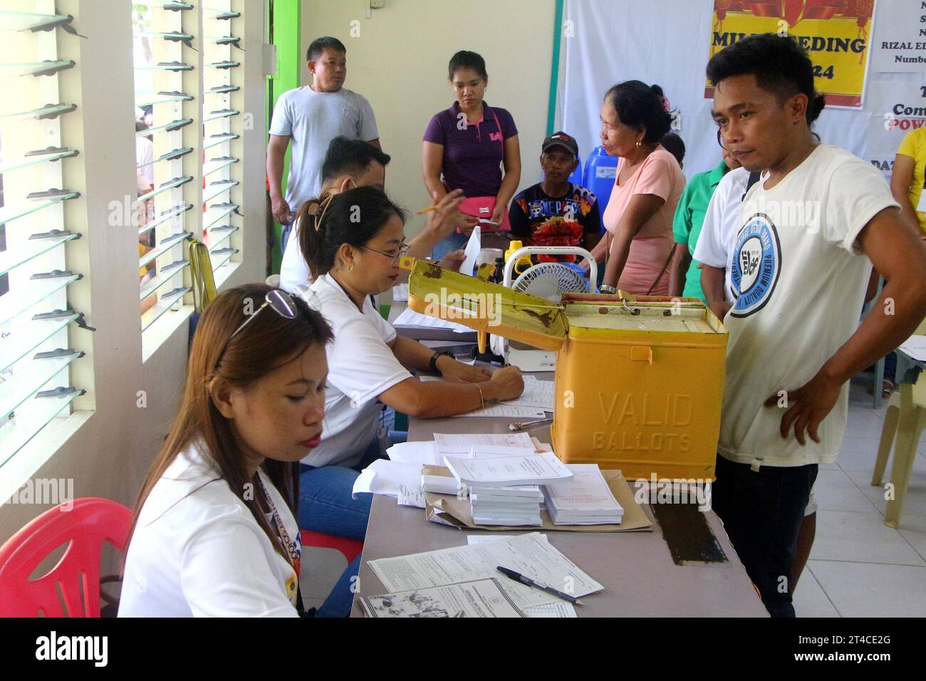 Philippines. 30th Oct, 2023. Voters cast their vote on the national ...