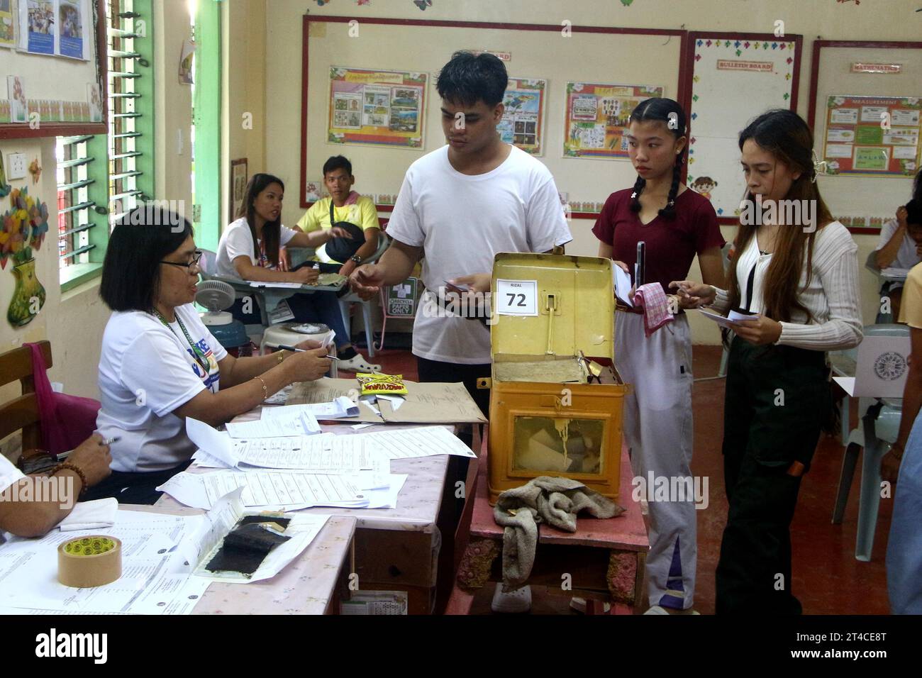 Philippines. 30th Oct, 2023. Voters cast their vote on the national ...