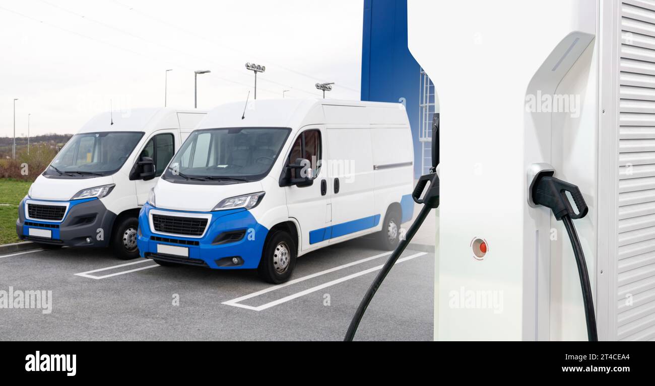 Commercial vehicle vans hi-res stock photography and images - Alamy