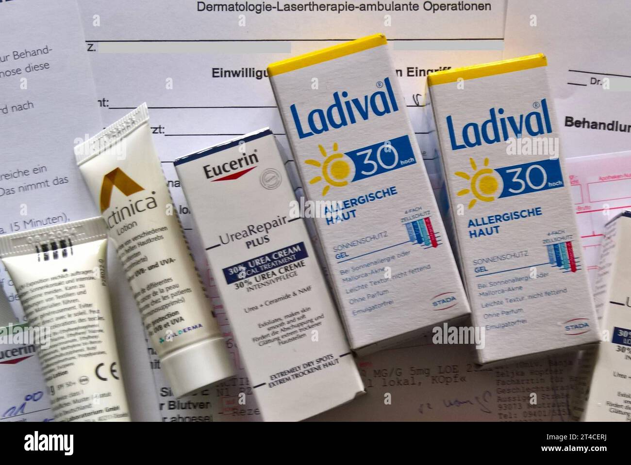 Jerusalem. 30th Oct, 2023. Behandlung beim Hautarzt bzw Dermatologie ...