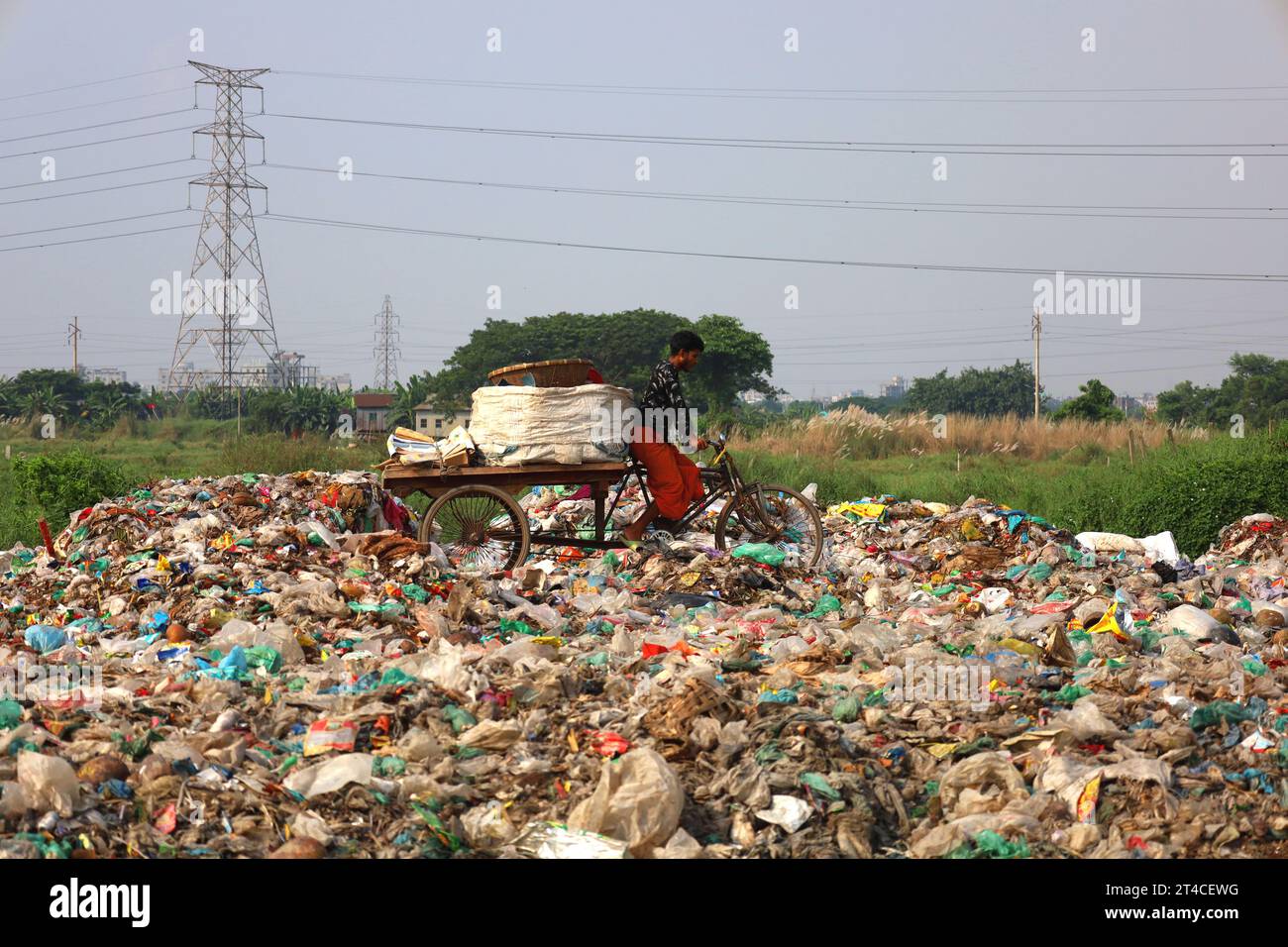 Dhaka, Dhaka, Bangladesh. 30th Oct, 2023. The low land on both sides of ...