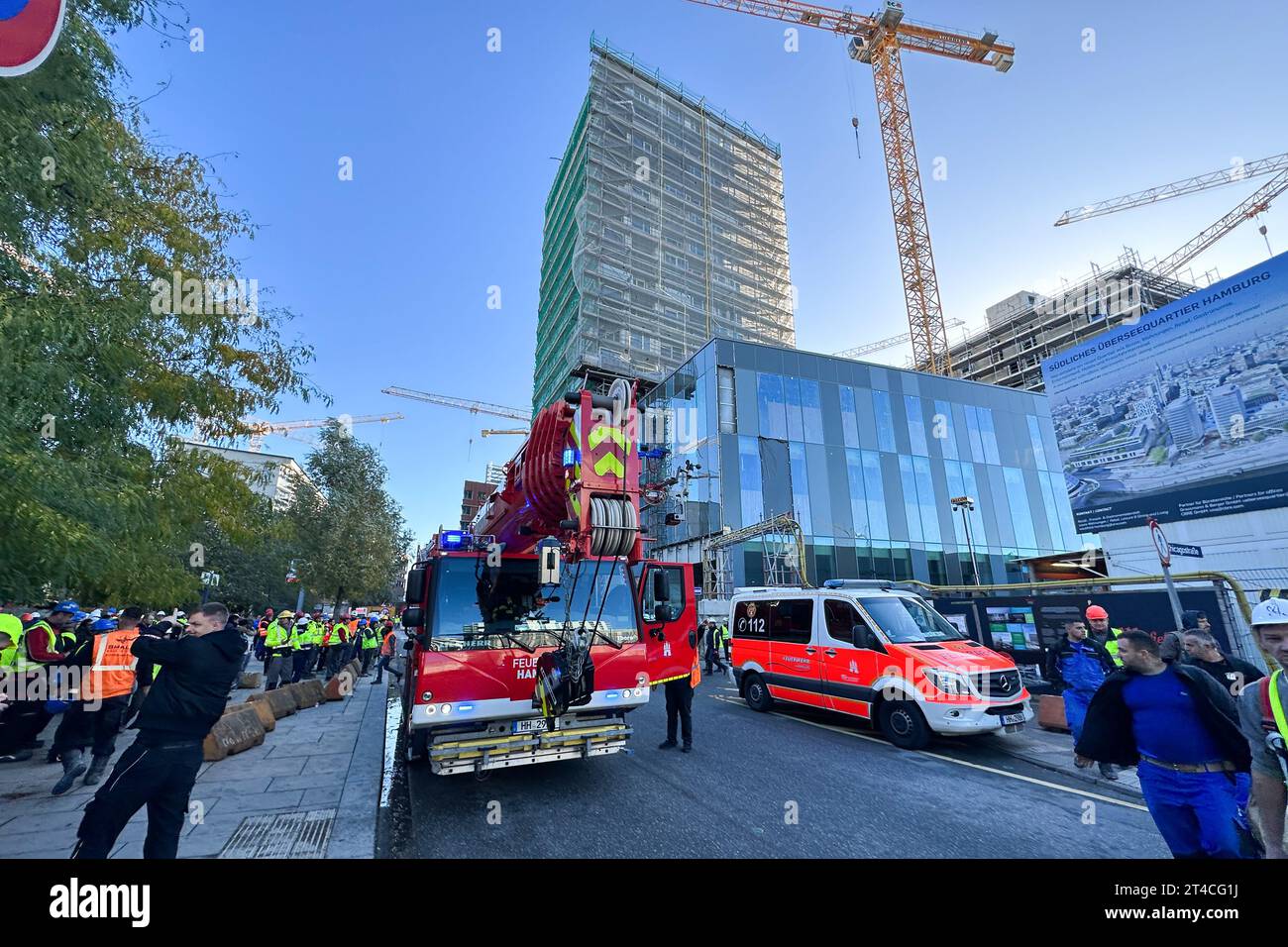 Hamburg, Germany. 30th Oct, 2023. Emergency vehicles of the fire ...