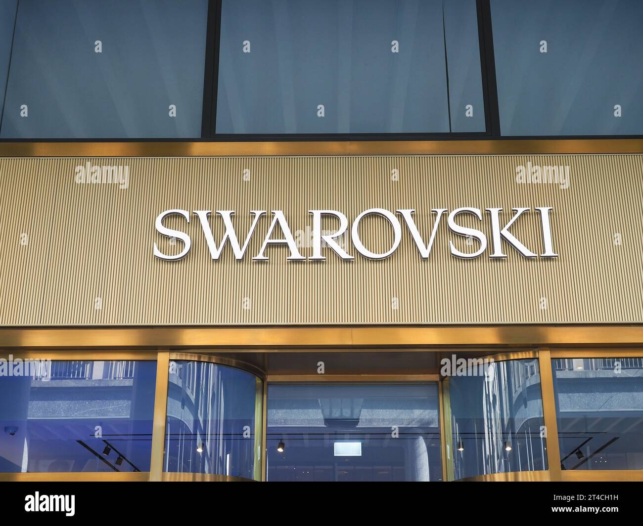 Swarovski storefront hi-res stock photography and images - Alamy