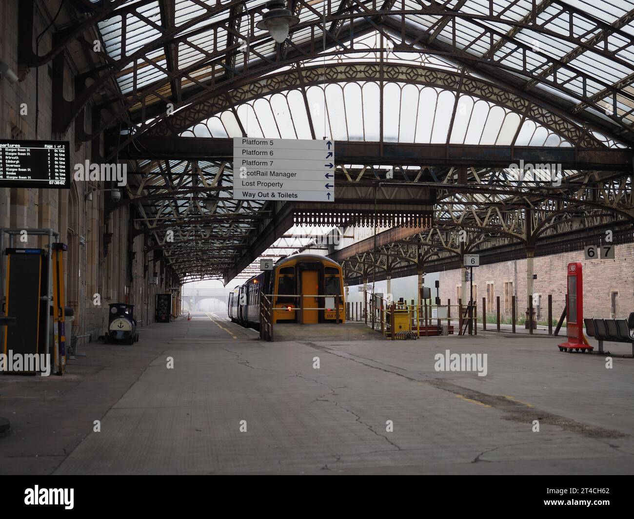 Perth train station scotland hi-res stock photography and images - Alamy