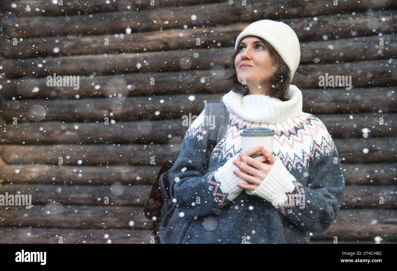 Portrait woman holding christmas hi-res stock photography and images ...