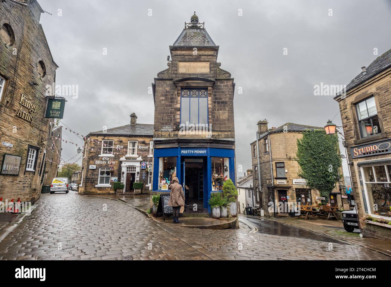 Haworth, October 24th 2023: The High Street Stock Photo - Alamy