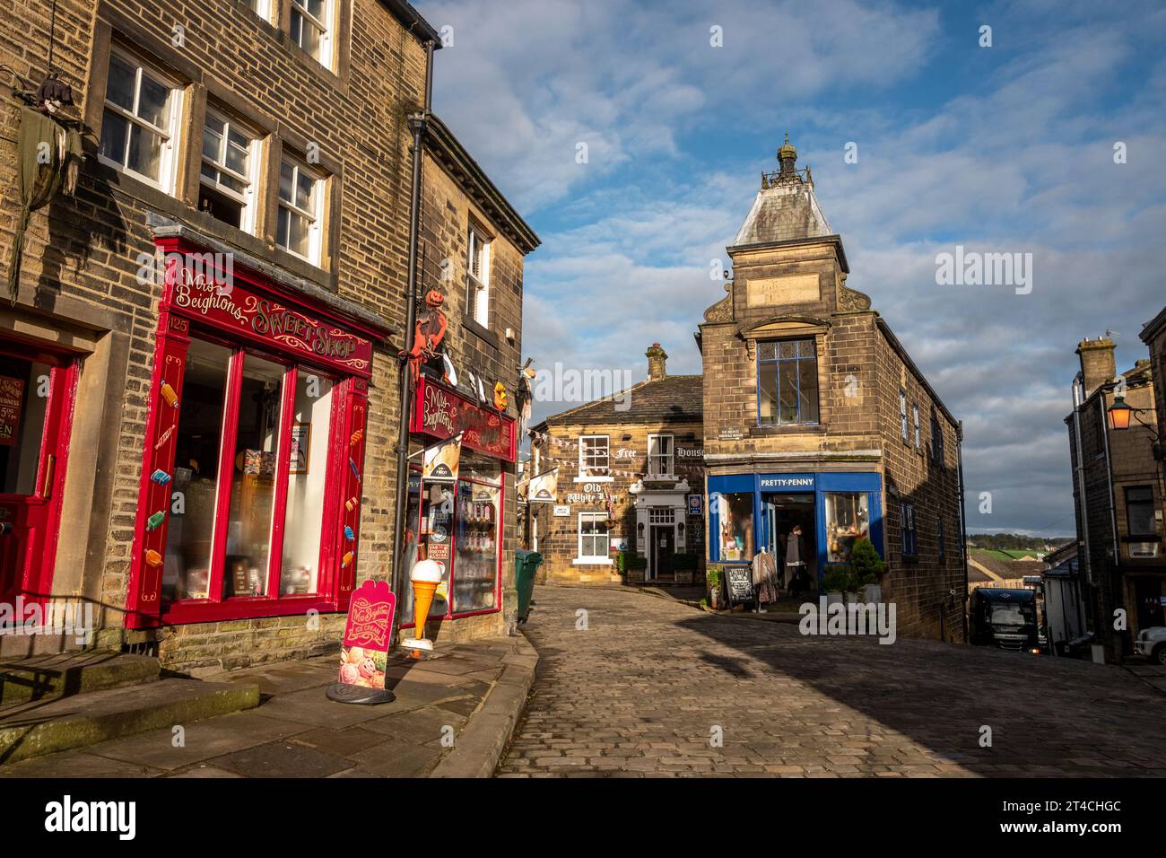 Haworth, October 25th 2023: The High Street Stock Photo - Alamy