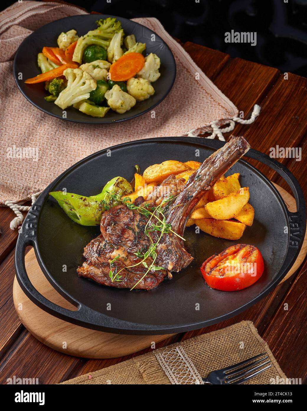 Middle grilled beef steak hi-res stock photography and images - Alamy