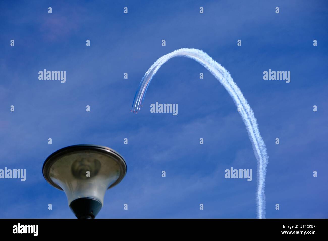 Red arrow formation hi-res stock photography and images - Alamy
