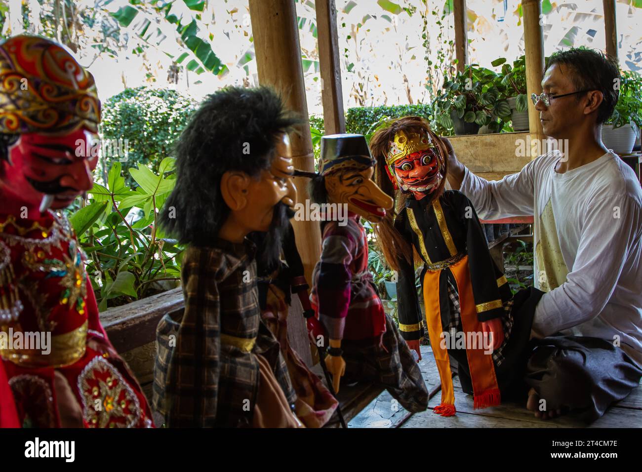 Wayang golek puppets hi-res stock photography and images - Alamy