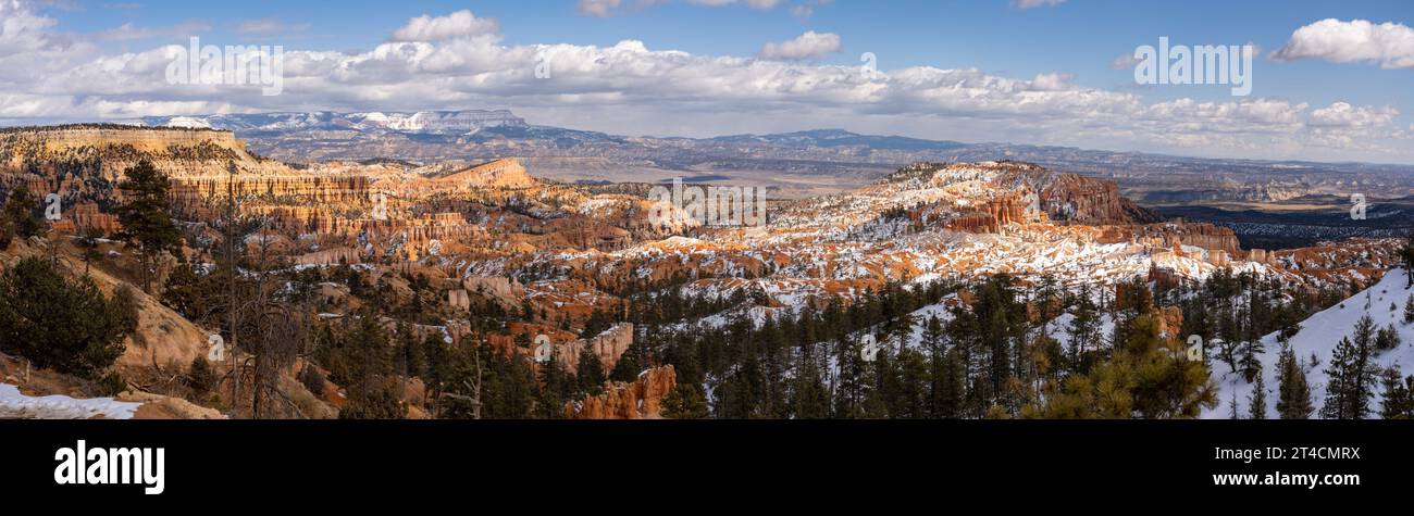 Panoramic view fromSunrise Point in Bryce Canyon National Park, Utah ...
