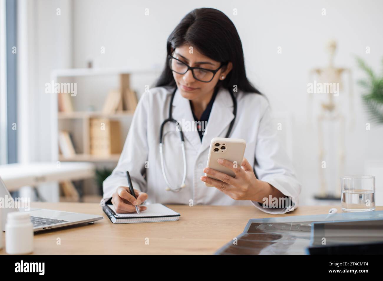 Doctor noting data patient hi-res stock photography and images - Alamy