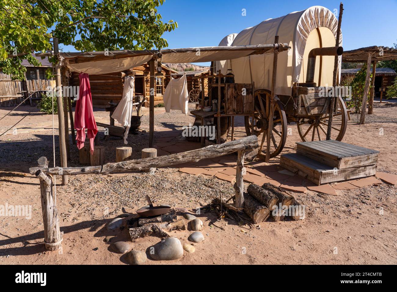 A covered wagon camp at the Bluff Fort Historic Site in Bluff, Utah ...