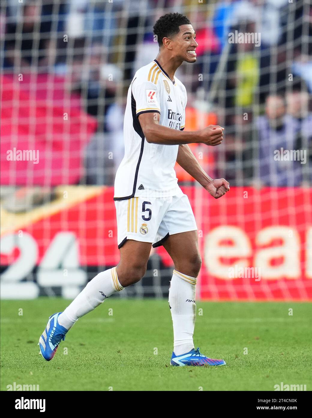 Jude Bellingham of Real Madrid celebrates the victory at full time ...