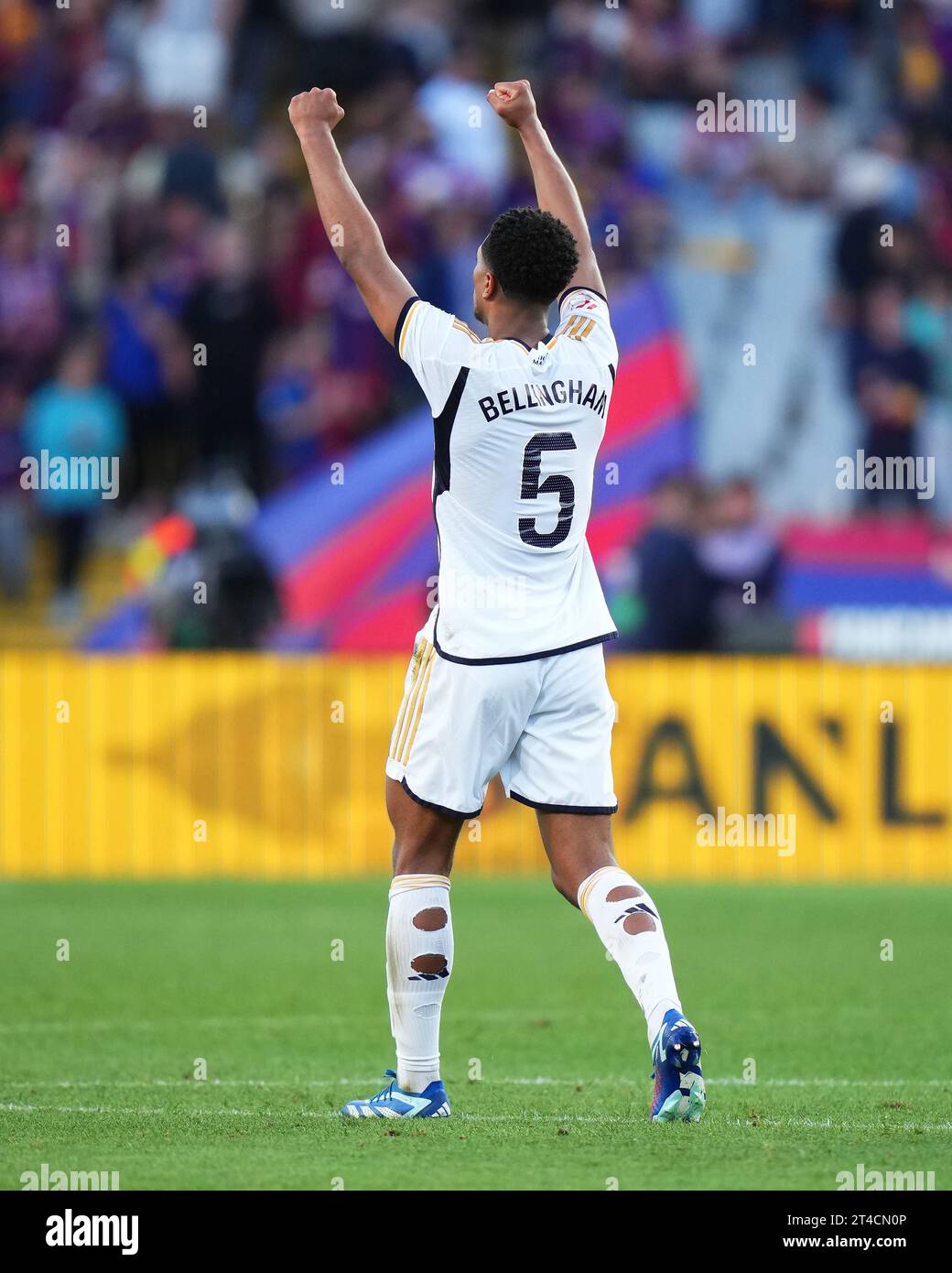 Jude Bellingham of Real Madrid celebrates the victory at full time ...