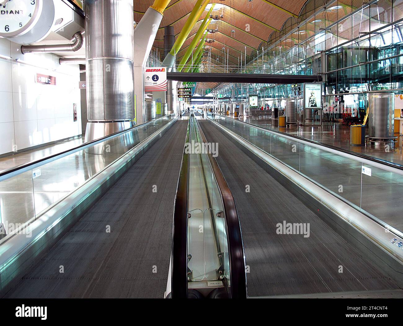 Madrid airport aerial hi-res stock photography and images - Alamy