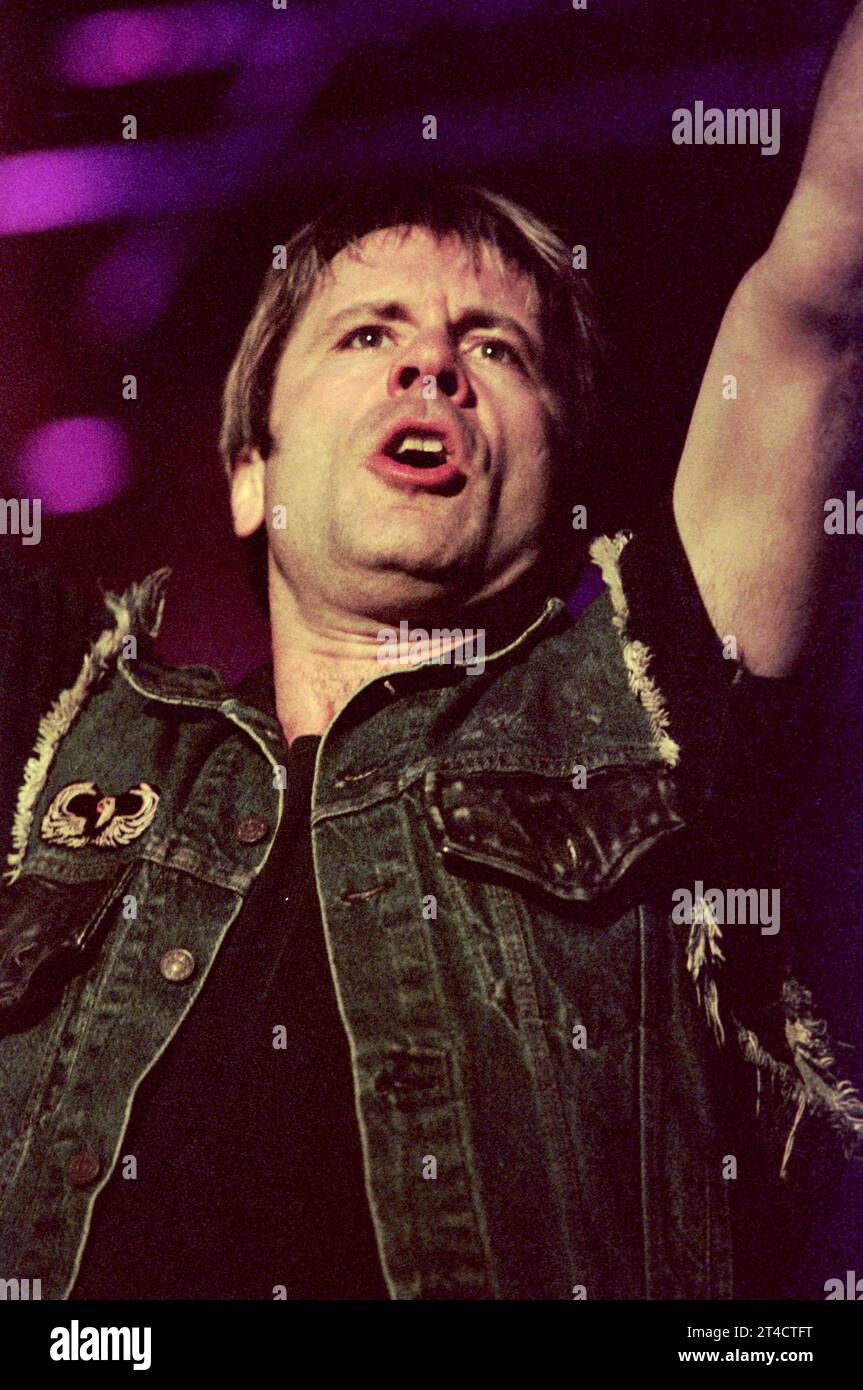 Bruce dickinson 2000 hi-res stock photography and images - Alamy