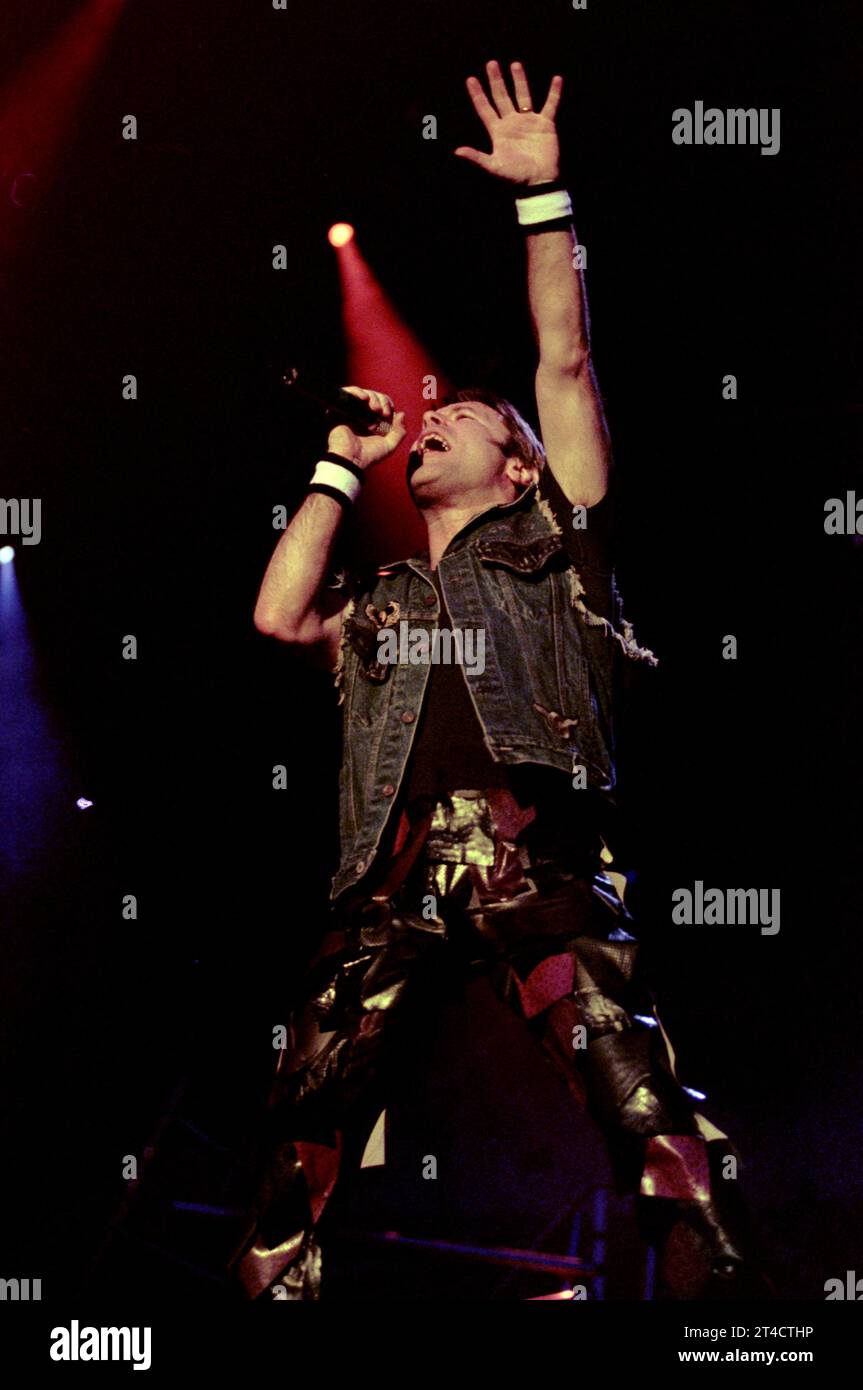 Bruce dickinson 2000 hi-res stock photography and images - Alamy