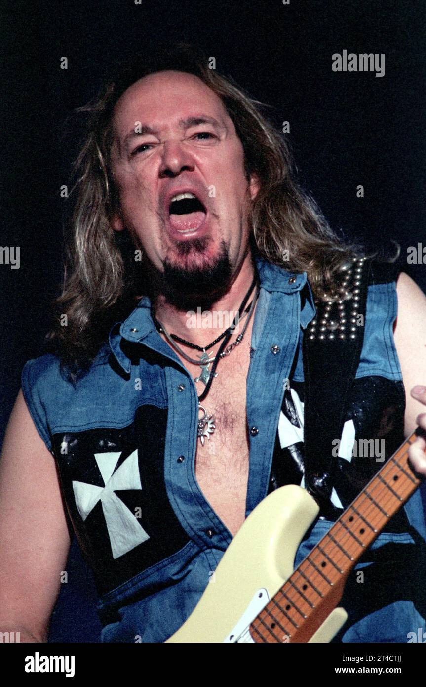 Italy Monza 2000-06-10 : Adrian Smith guitarist of the Iron Maiden ...