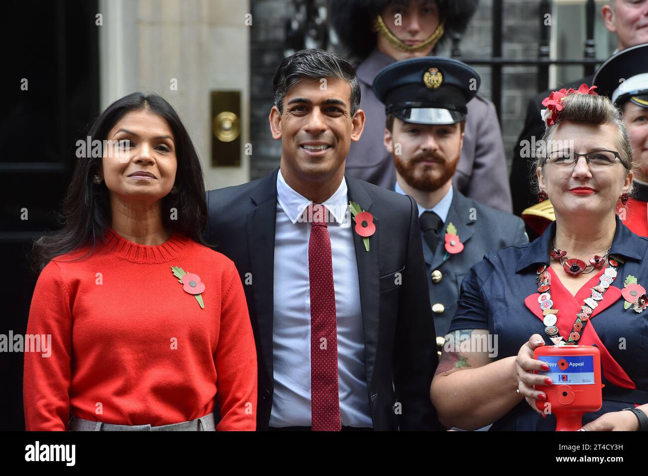 Poppy outside 10 downing street hi-res stock photography and images - Alamy