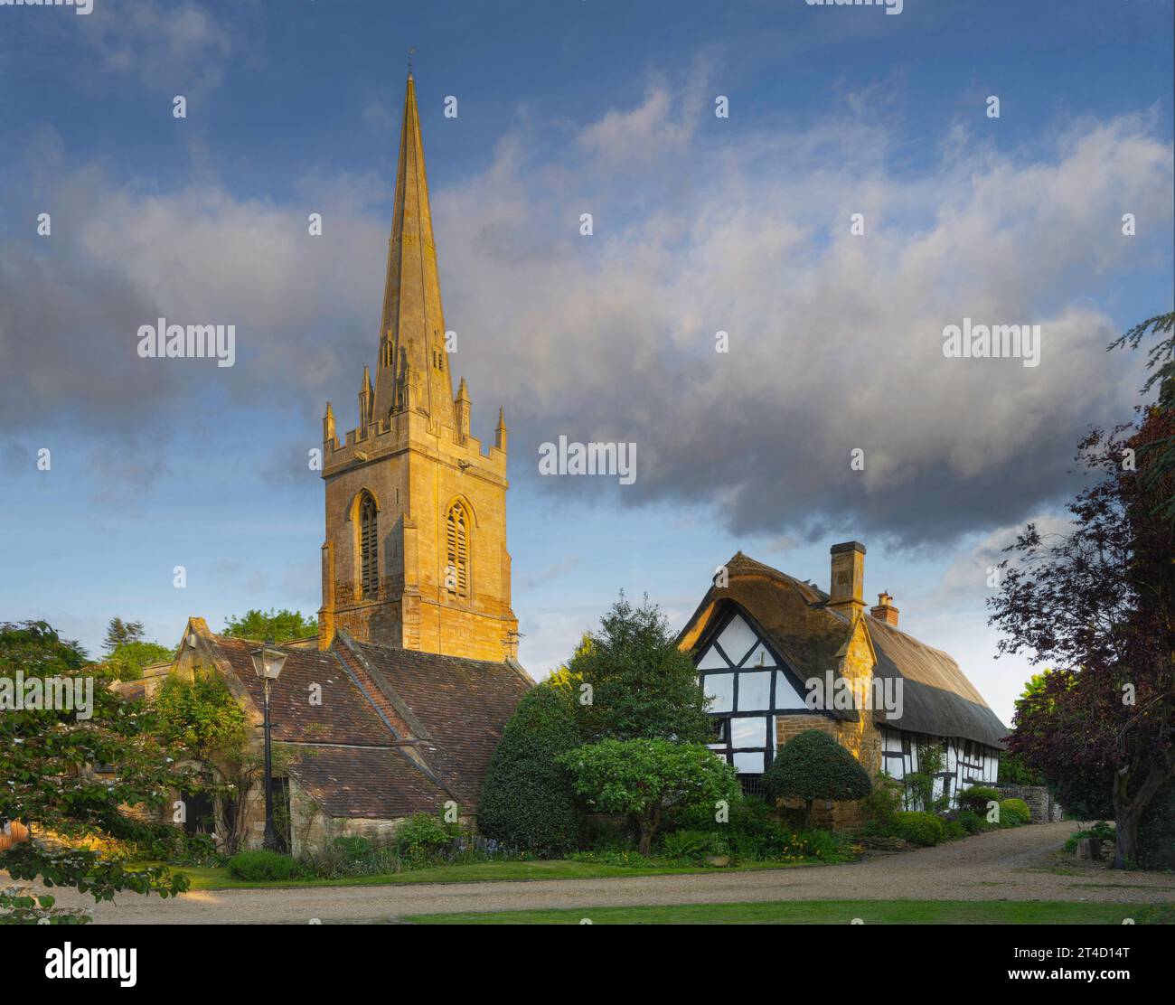 Tudor period rural cottage hi-res stock photography and images - Alamy