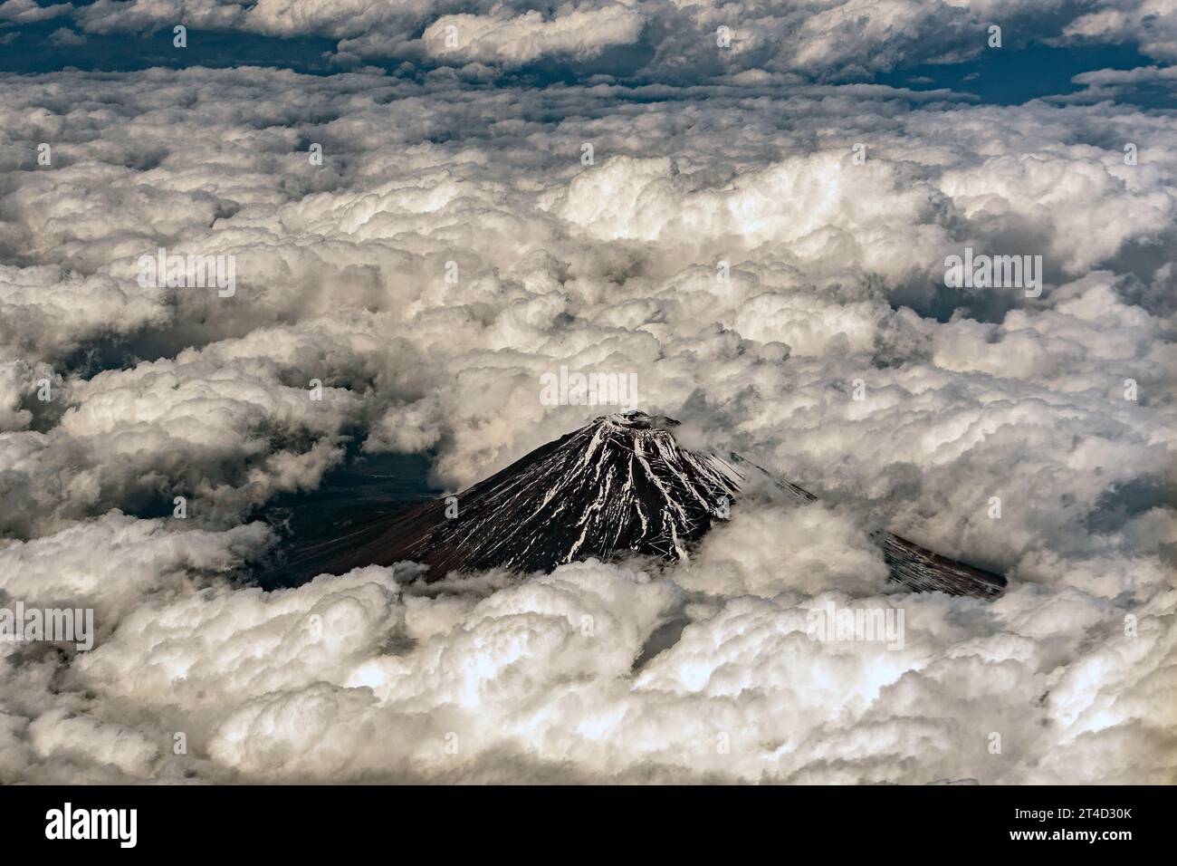 Skyer cloud cover hi-res stock photography and images - Alamy