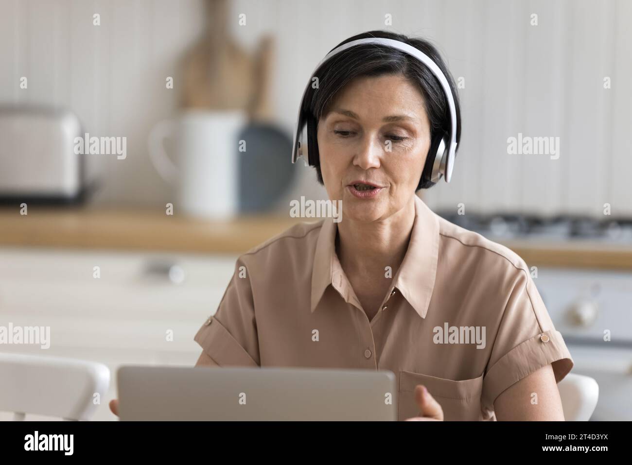 Woman lead online talk hi-res stock photography and images - Alamy