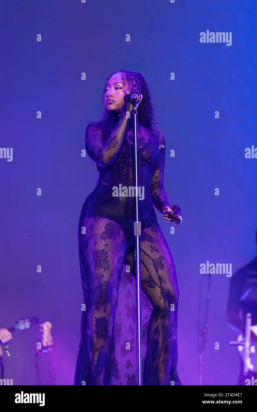 Tems hi-res stock photography and images - Alamy