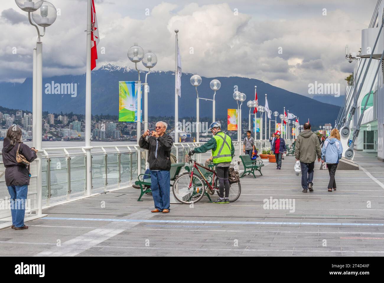 Tourists enjoying Canada Place entertainment center and Cruise Ship ...