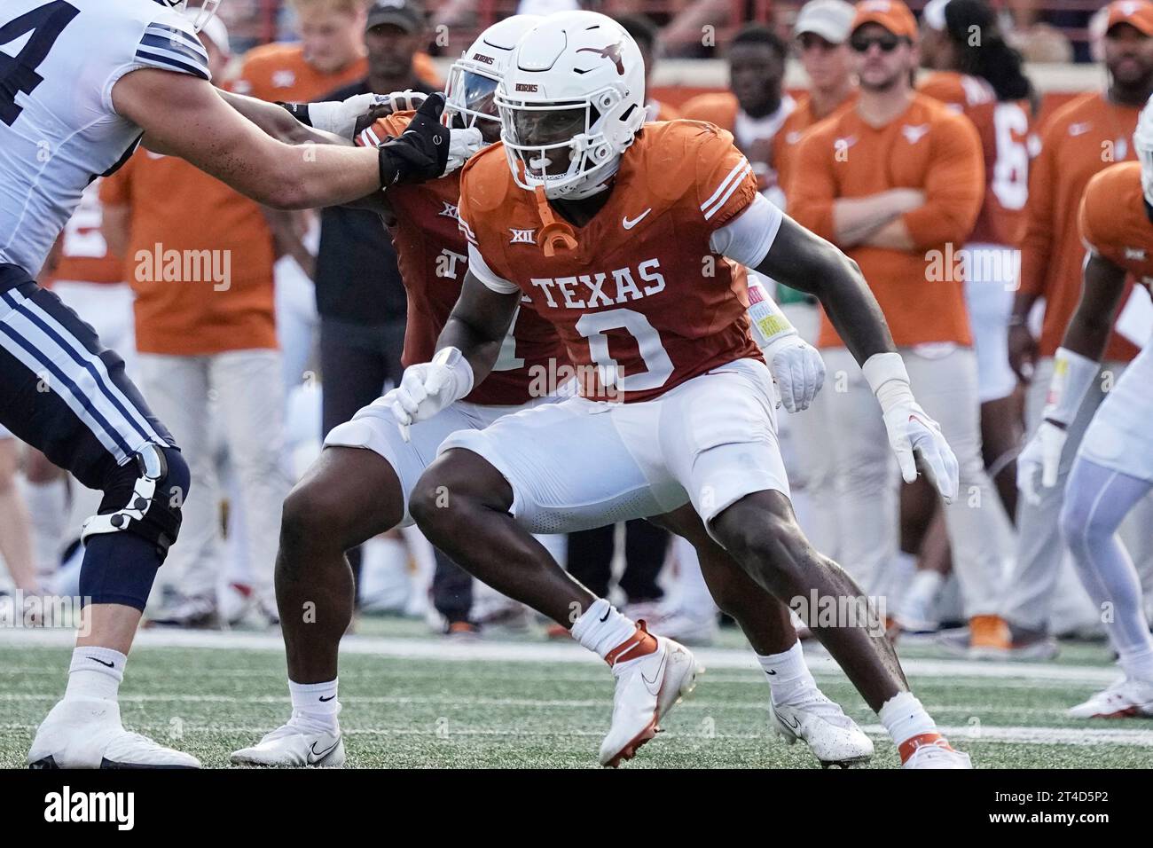 Texas linebacker Anthony Hill Jr. (0) during the second half of an NCAA ...