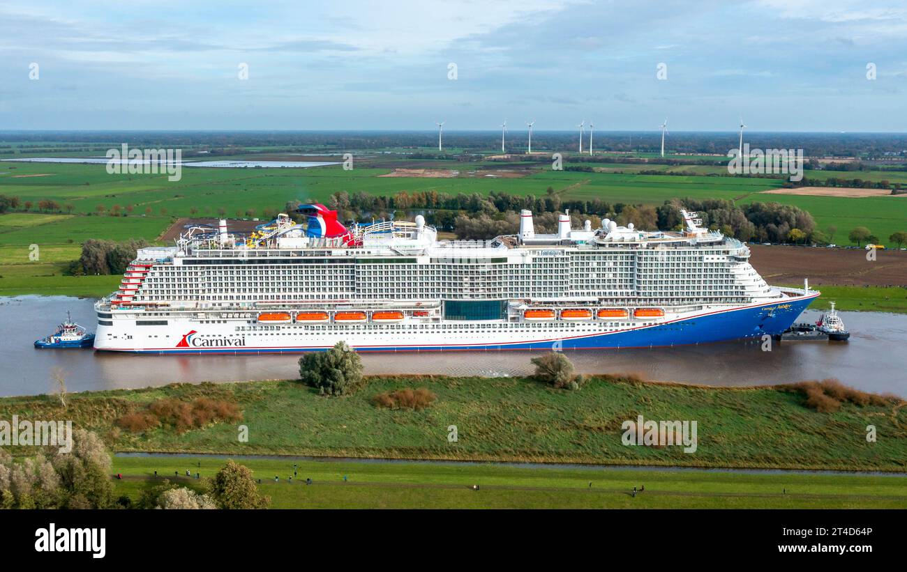 Papenburg, Germany. 30th Oct, 2023. The new cruise ship "Carnival Jubilee" from the Papenburg ...