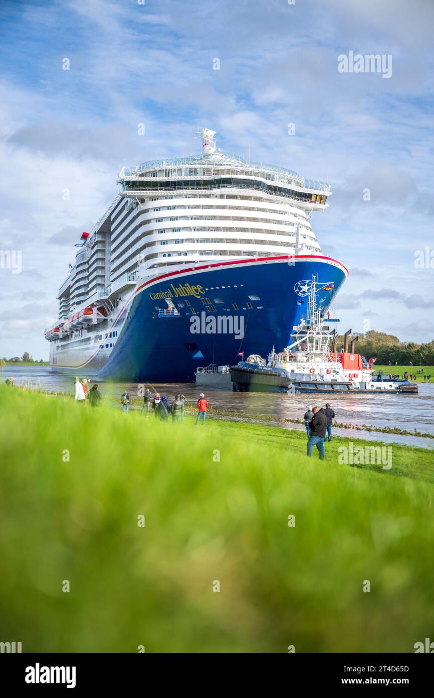 Papenburg, Germany. 30th Oct, 2023. The new cruise ship "Carnival Jubilee" from the Papenburg ...